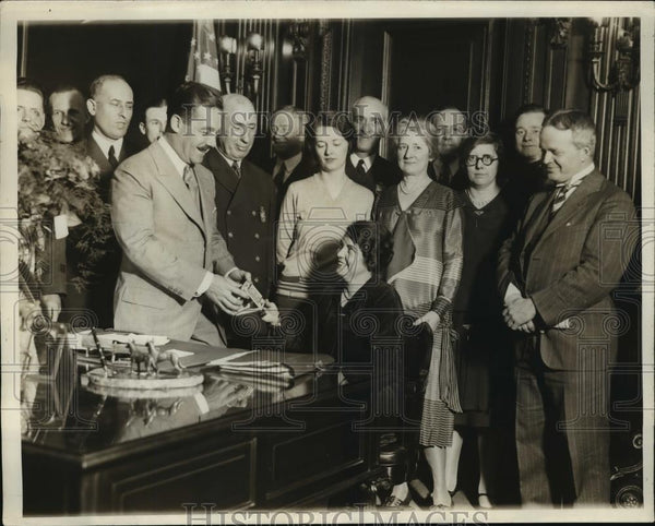 1929 Press Photo New York Mary Morrison Presented Clock by Fellow Work ...