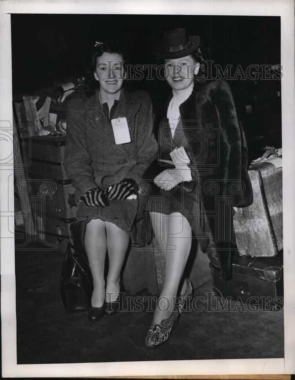 1946 Press Photo New York Two St.Paul G.I's Brides aboard the Queen Ma ...
