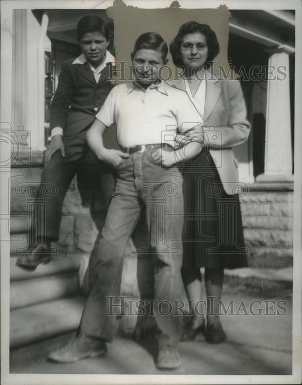 Mrs Naomi Phillips & sons Alfred& Jimmy in Cleveland 1951 Vintage Press ...
