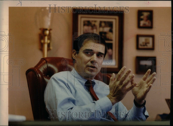 Press Photo Robert Mylod Michigan National Bank - Historic Images