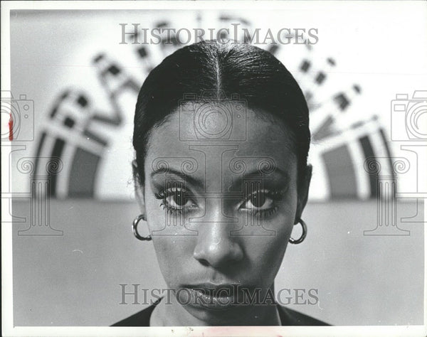 Dorie Price Model Rainbow 1975 Vintage Press Photo Print - Historic Images