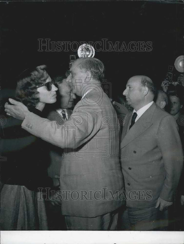 1954 Press Photo Mario Scelba with Maria Pia de Gasperi after her fath ...
