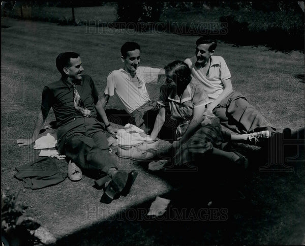 Press Photo Athlete Gordon Pirie and family - KSB20655 - Historic Images