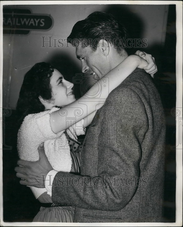 1955 Press Photo Italian tennis star Orlando Sirola Corise Ann Phillip ...