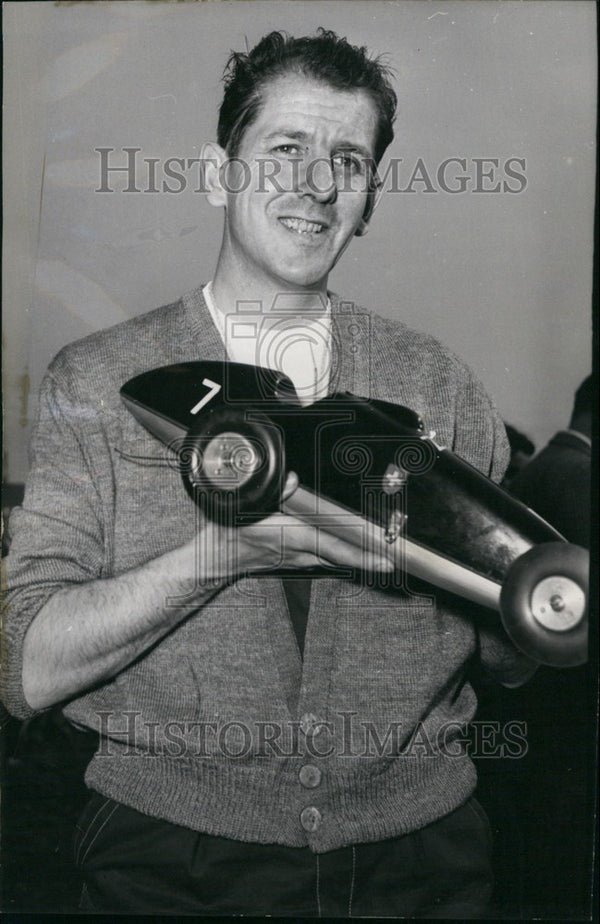 Press Photo E. Weidner of Switzerland winner of 10 ccm class model car ...