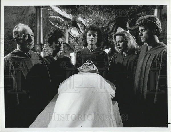 1985 Press Photo Jose Ferrer Michelle Phillips Jane Balder THE COVENAN ...