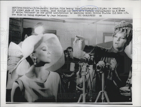 1966 Press Photo Gina Lollobrigida right, & Carole St. John on "Sultan ...