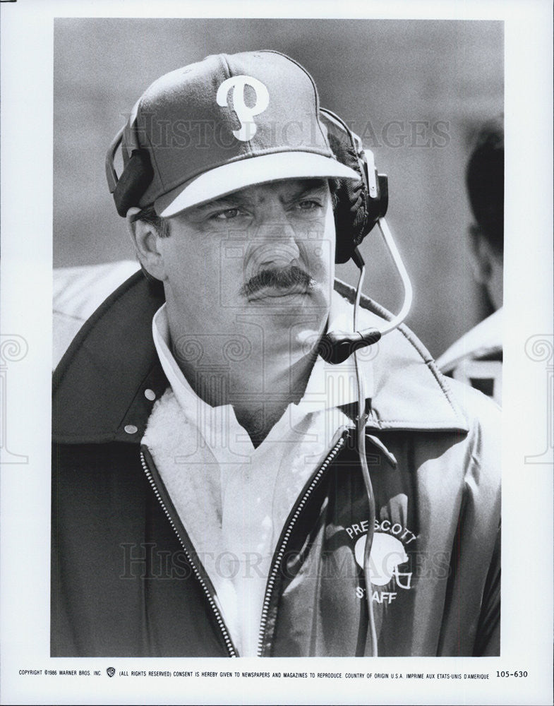 1986 Press Photo Warner Bros. Inc. actor Prescott Staff coach ...