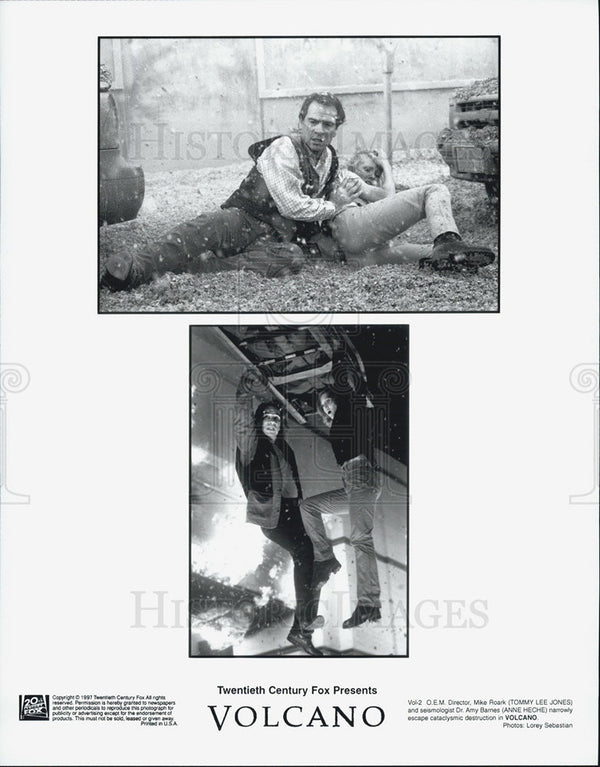 Actors Tommy Lee Jones And Anne Heche Starring In Volcano 1997 vintage ...