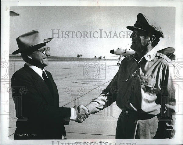 1977 Press Photo Ed Flanders Actor Gregory Peck MacArthur Movie Scene ...