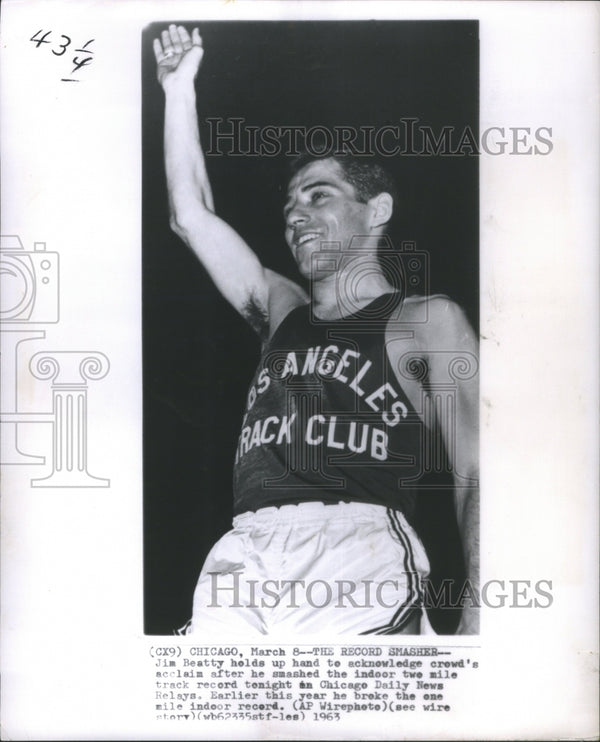 1963 Jim Beatty American track - Historic Images