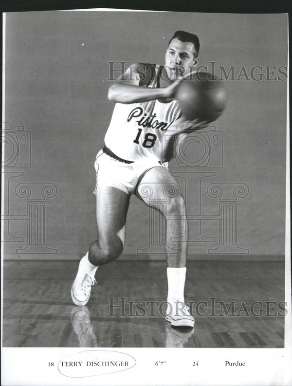 1965 Pistons Terry Dischinger Passing Ball - Historic Images