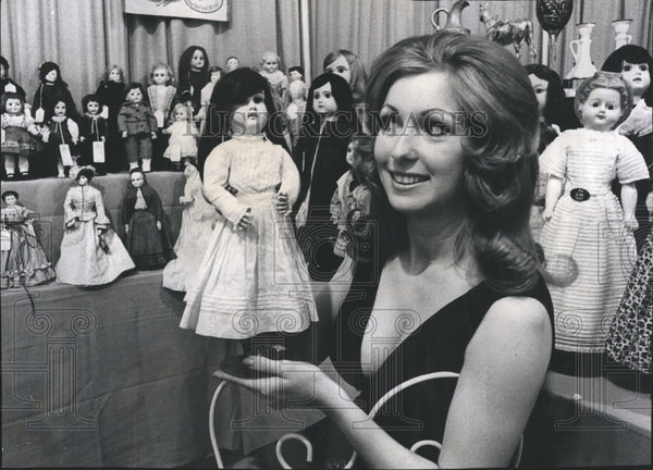 1973 Antique Hobby Fair Angie Kerr Dill - Historic Images