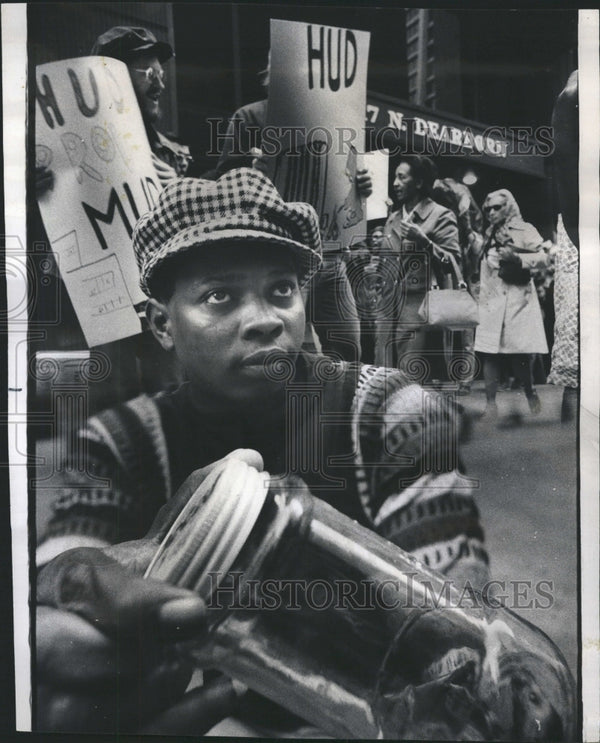 1974 David Cook Bey Demonstrates HUD - Historic Images