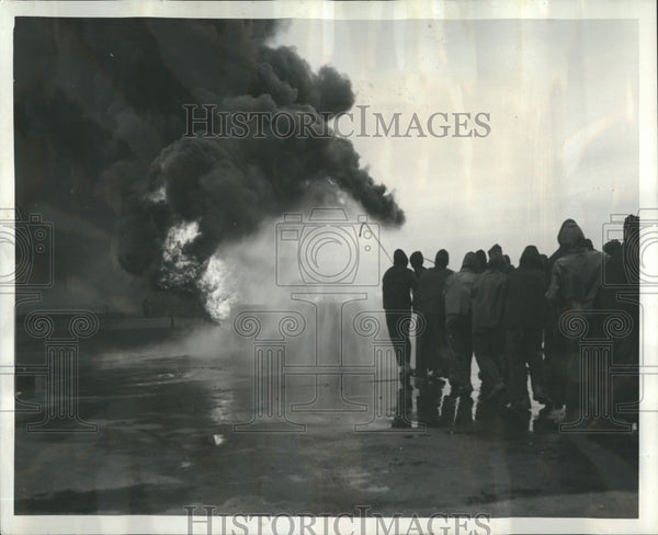 Press Photo Navy Fire Fighting Techniques - Historic Images