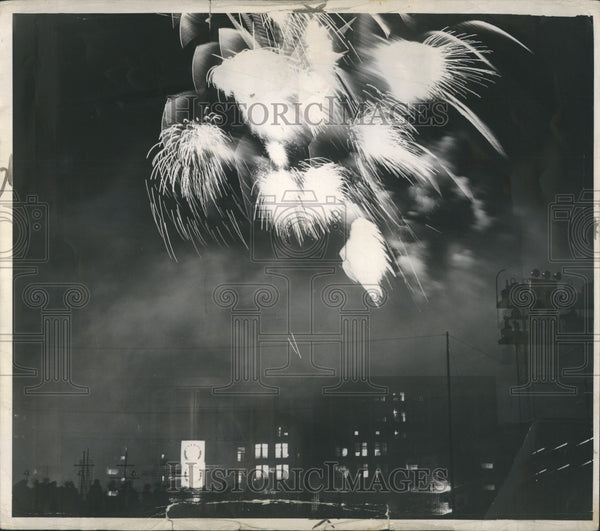 1947 Press Photo Soldiers Field Fireworks 4th July - Historic Images