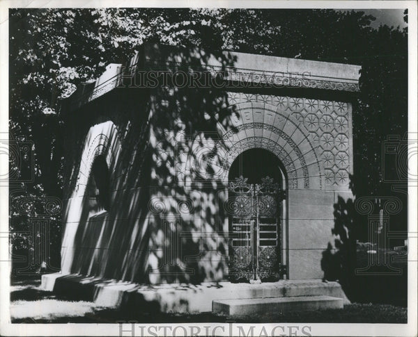 1970 Getty tomb in Graceland Cemetery - Historic Images