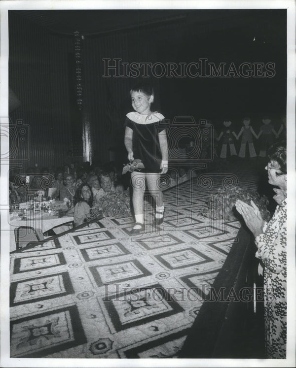 1975 Costume Popular Society Special Study - Historic Images