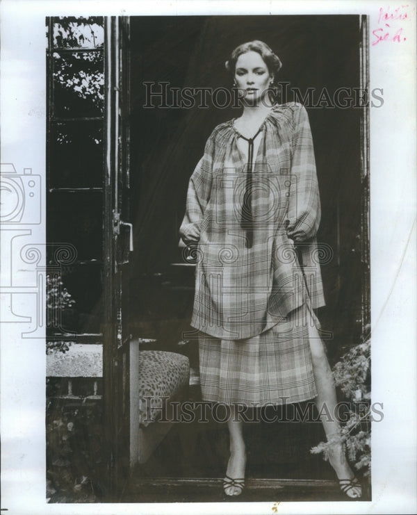 1977 Model Wearing Bill Blass Design - Historic Images