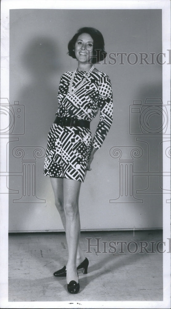 1969 Sloane Simpson Model - Historic Images