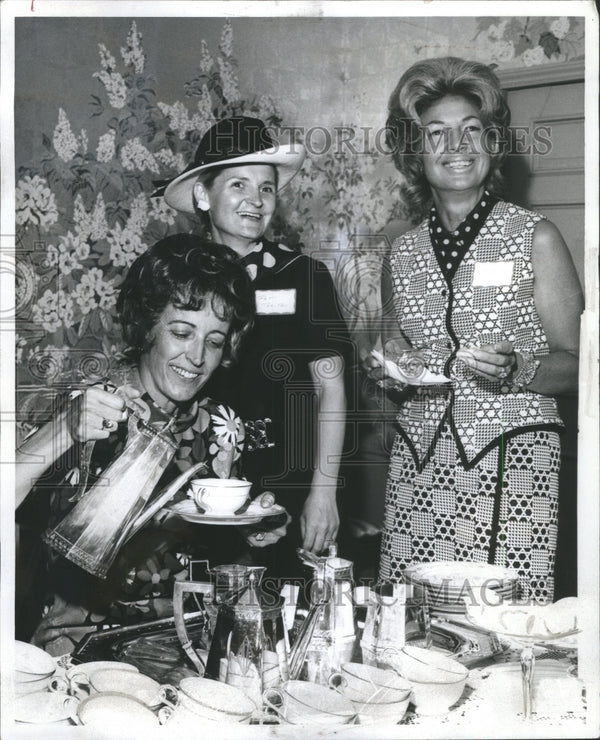 1974 R. Ali Lander Wrigley - Historic Images