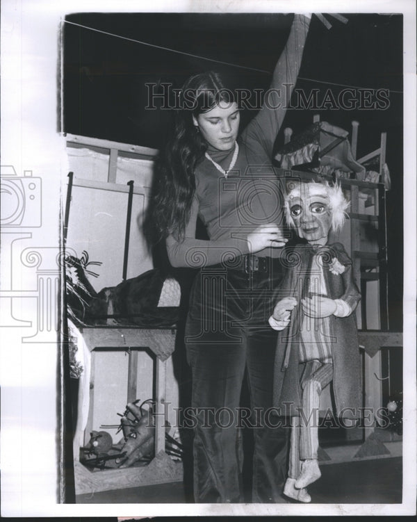1971 Joanne Clark Art Institute Puppet Show - Historic Images