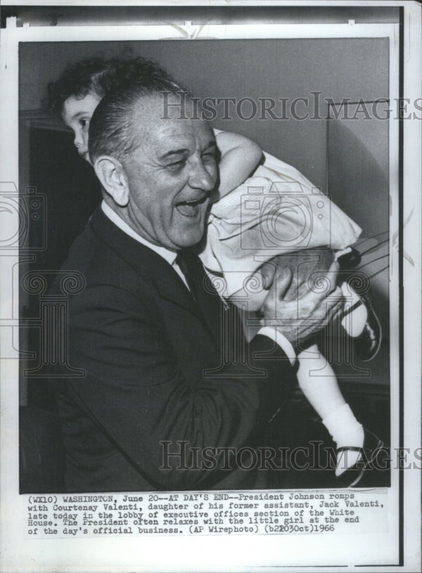 1966 President jojnson assistant jack valen - Historic Images