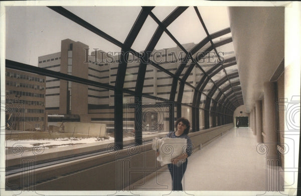 1986 Coll U-M Hospital Under Enterior Staf - Historic Images