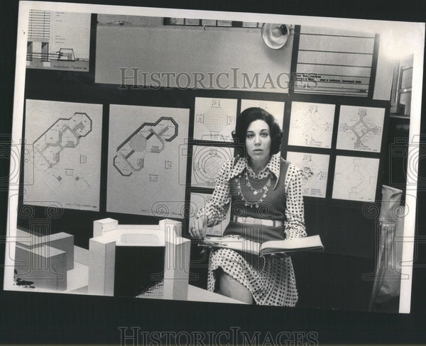 1972 Sweeney Zo~es Leslie Weisman Educator - Historic Images