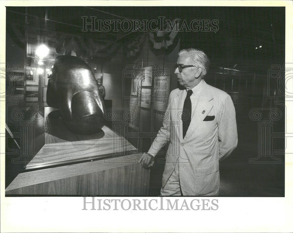 Museum Science And Industry Statue - Historic Images