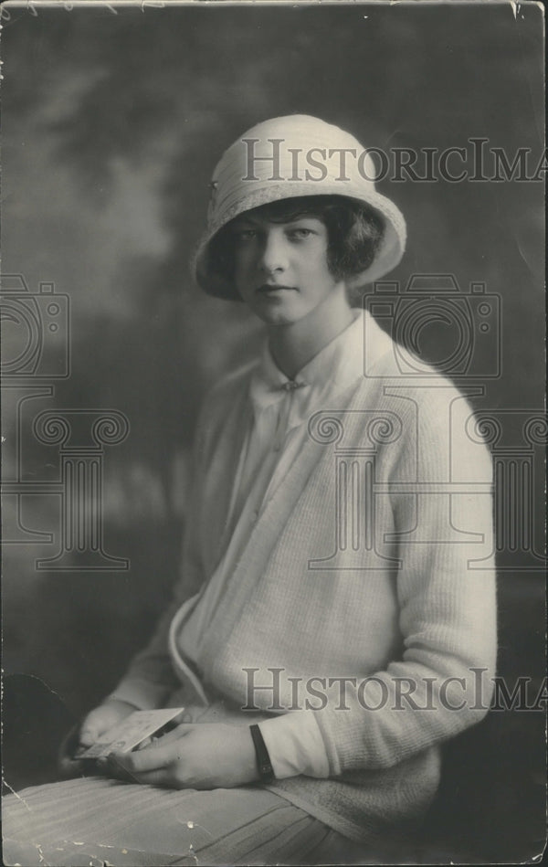 Mrs. Alfred Victor Du Pont - Historic Images