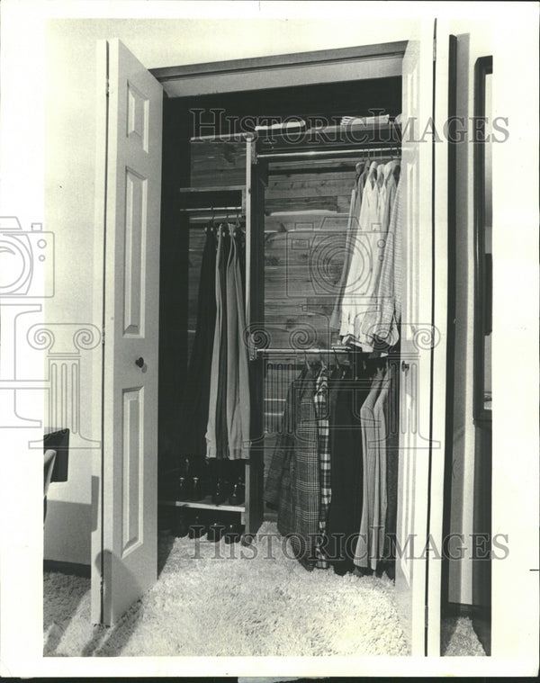 Closet North American - Historic Images
