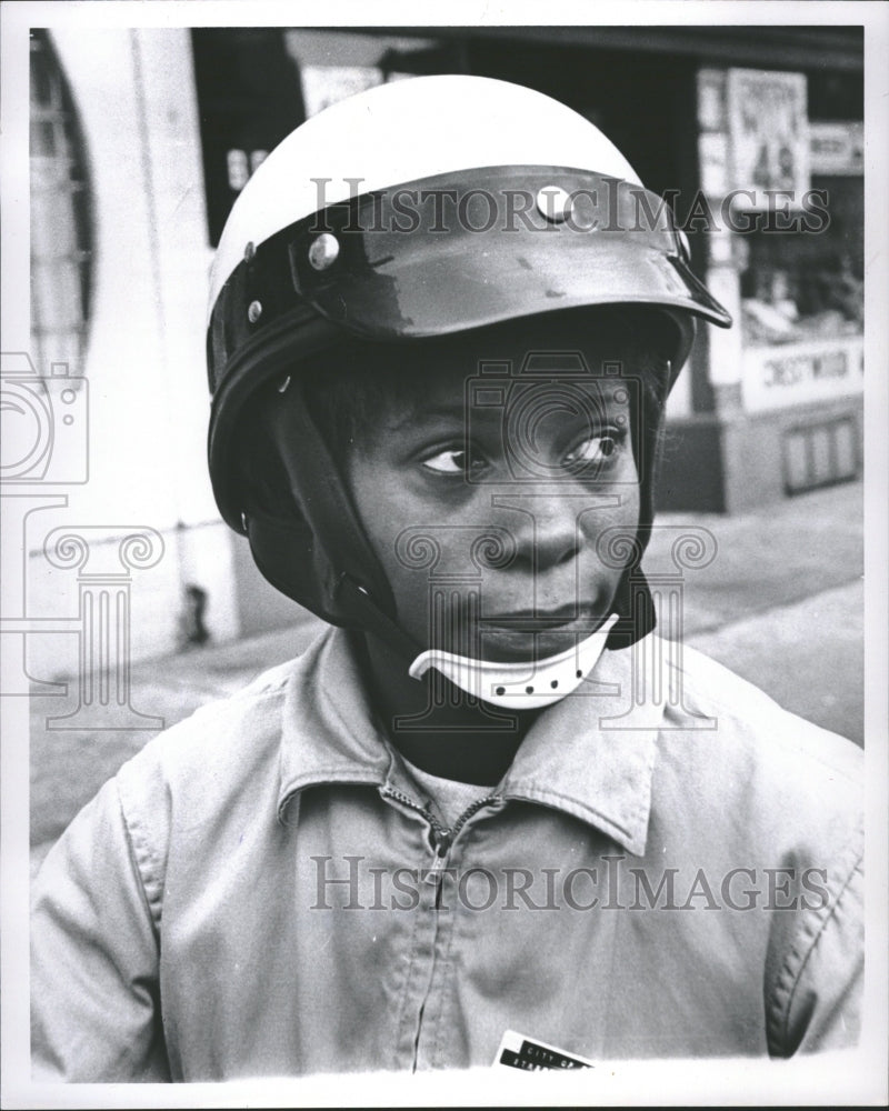 Sherman American Racing Car construct - Historic Images