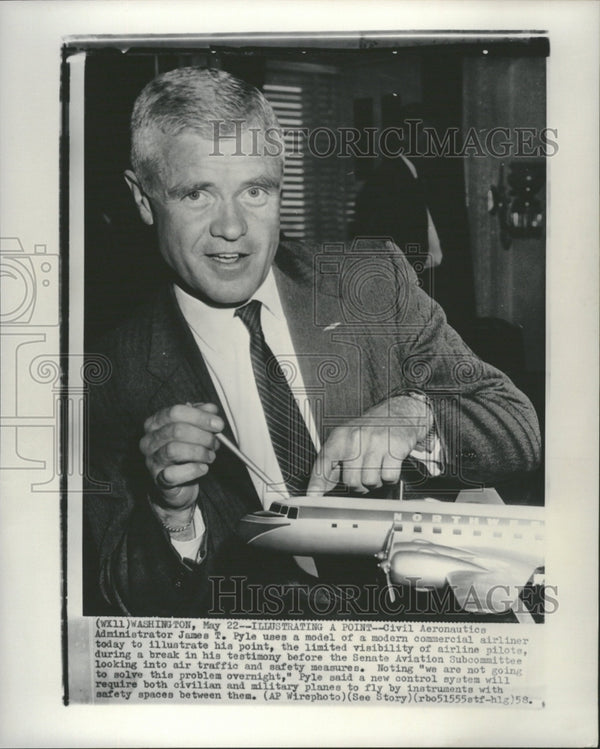 Civil James Pyle Modern Airliner Point - Historic Images
