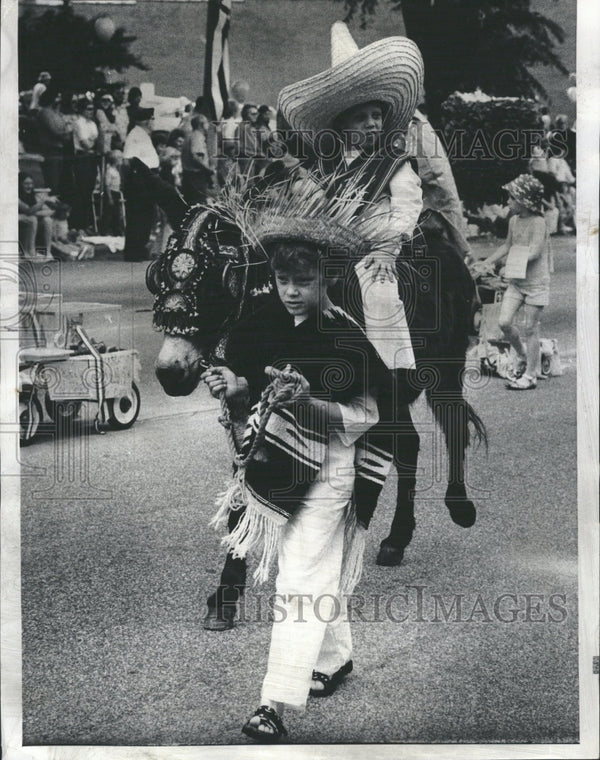 Noah Oak LaGrange Pet Parade Animals - Historic Images
