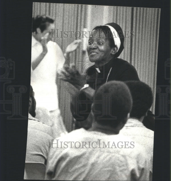 1977, Handy Defense Don Bierman - RRU13353 - Historic Images