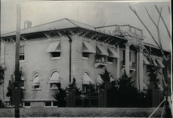 1933, The partial home of Charles F. Urschel - RRU20223 - Historic Images