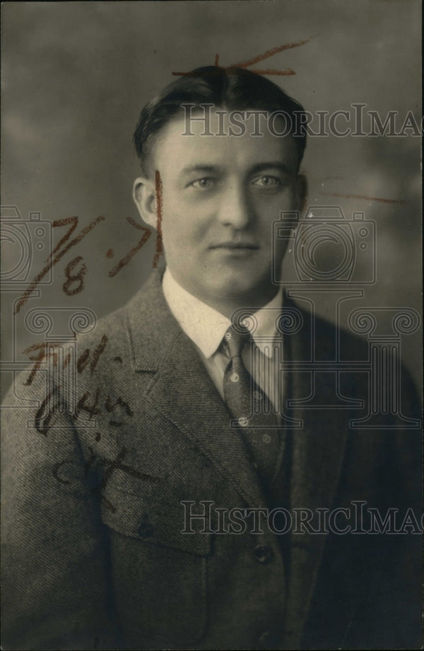 1934 Jules Vanquier to receive medal - Historic Images