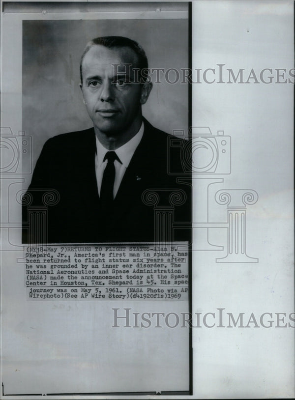 1969 Press Photo Alan Shepard Jr America First Man Ear - RRU37339 ...