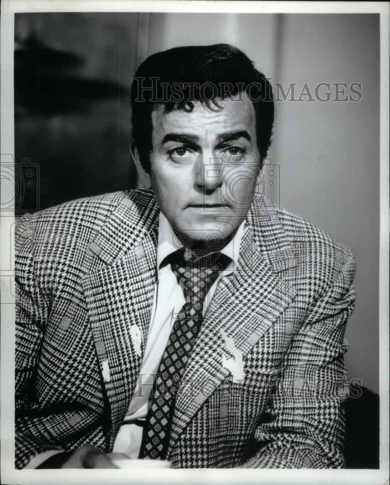 1976 Press Photo Mike Connors American Actor CBS Mannix - Historic Images