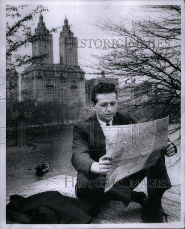 1962, Gerard Soules Trajeze Artist Paper - RRU55045 - Historic Images