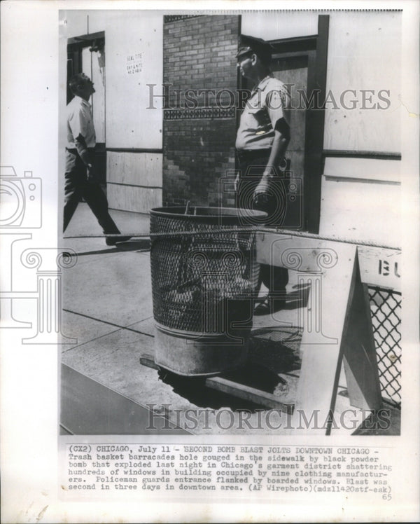1965 Press Photo Barricades Black Powder Bomb Chicago - RRU69133 ...