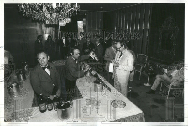 1977 Press Photo bartebder Ritz Carlton Hotel American - RRU83193 ...