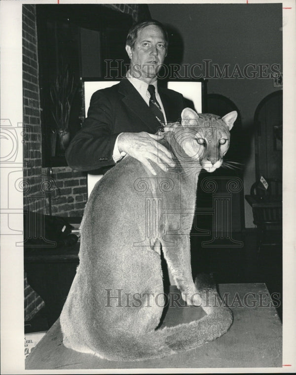 1986 Press Photo Jim Fowler Wild Kingdom Animal Expert - RRV10921 ...