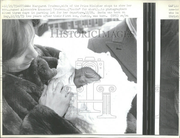 1974 Margaret Trudeau and Alexandre Trudeau - Historic Images