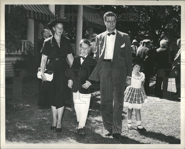 1949 Press Photo MI Gov. G. Mennen Williams & family - Historic Images