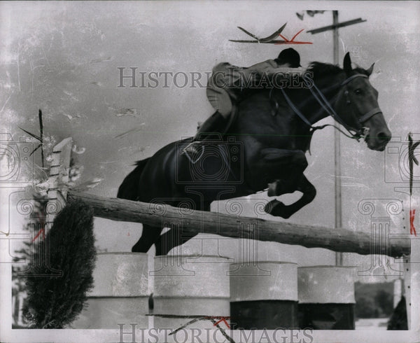 1954 Press Photo Horseback Rider Dorothy MacLeod - RRW01263 - Historic ...