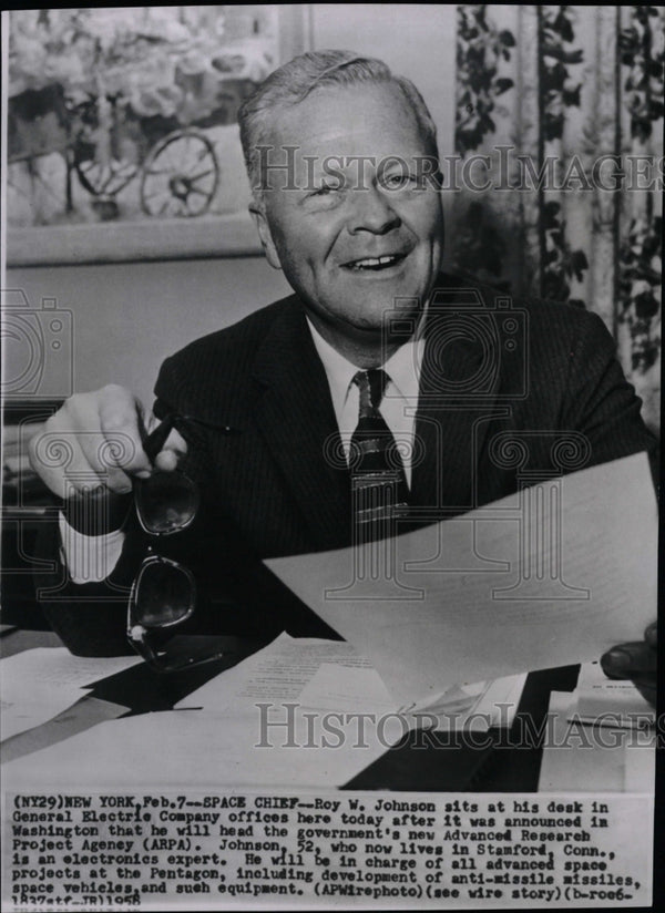 1958 Press Photo Roy W. Johnson General Electric Co. - RRW09489 ...