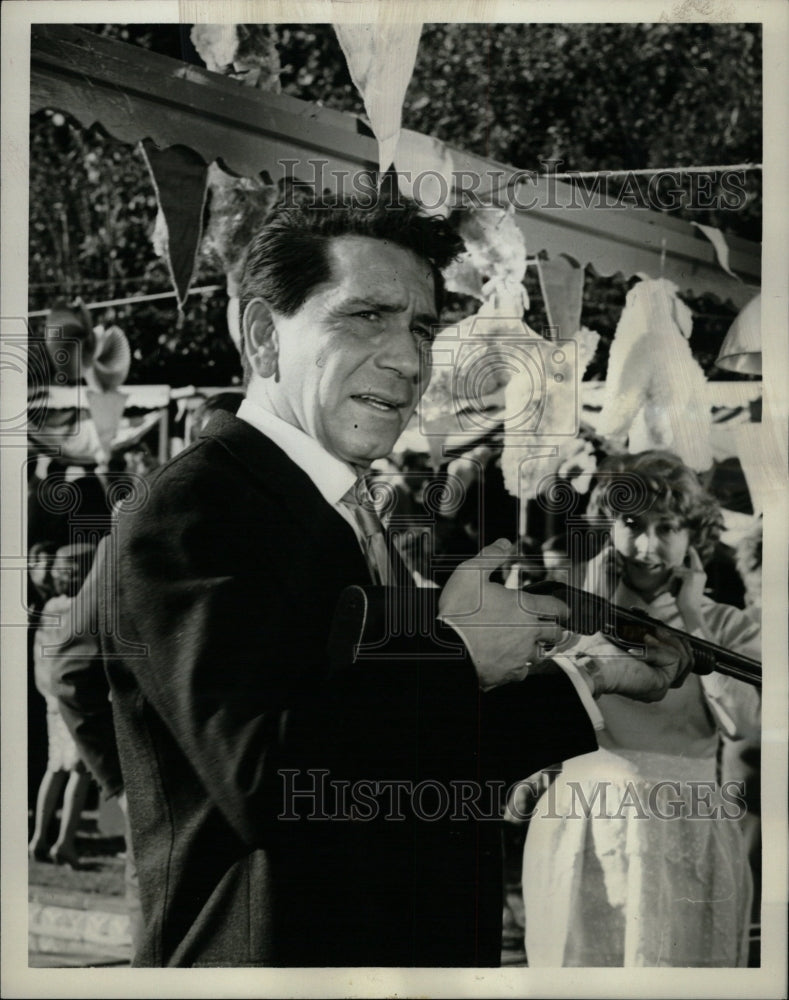 1964 Press Photo Actor Richard Conte - RRW20979 - Historic Images