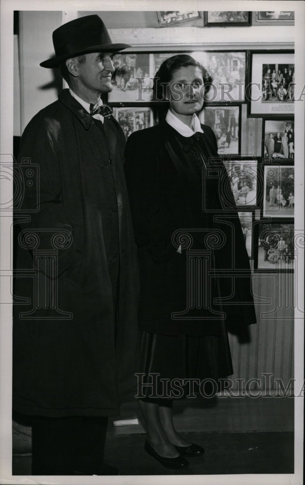 1955 Press Photo Chappell Cranmer wife art exhibition - RRW21871 ...